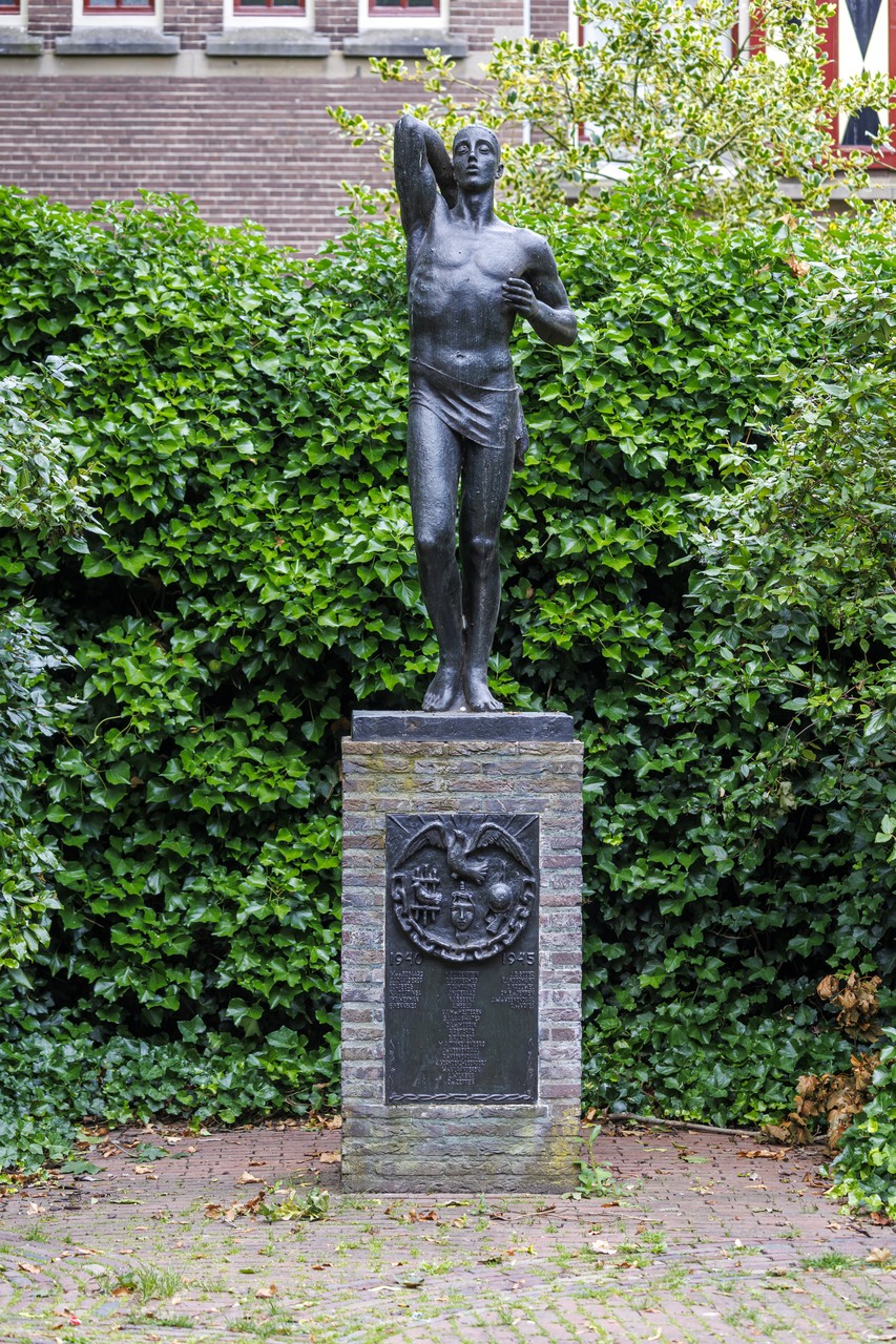 fallen warrior statue